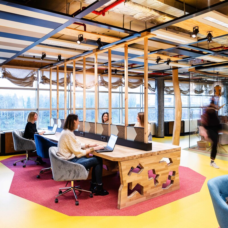 Hot desk – coworking open space